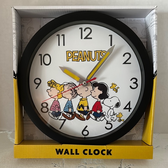 Peanuts | Wall Decor | Peanuts Gang Analog Wall Clock Charlie Brown ...